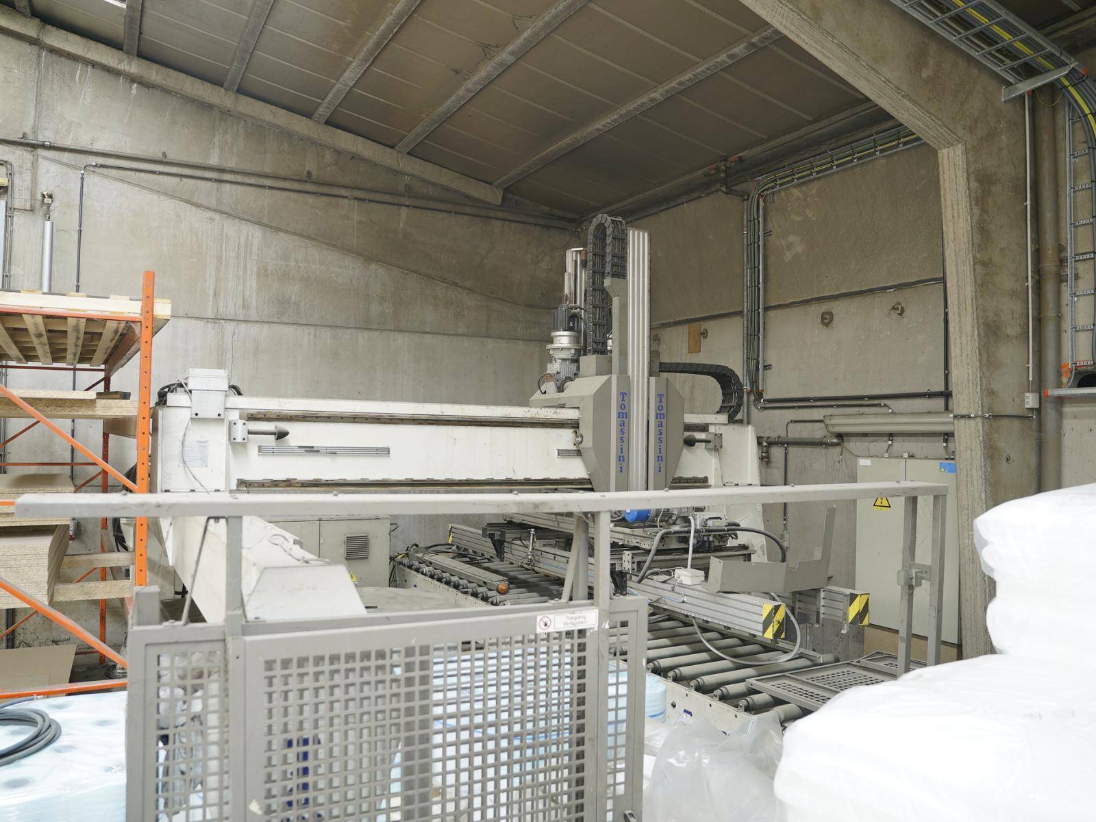 Stacking and destacking device Stacking and destacking device TOMASSINI ...