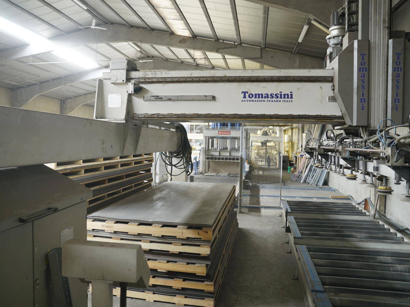 Stacking and destacking device Stacking and destacking device TOMASSINI ...