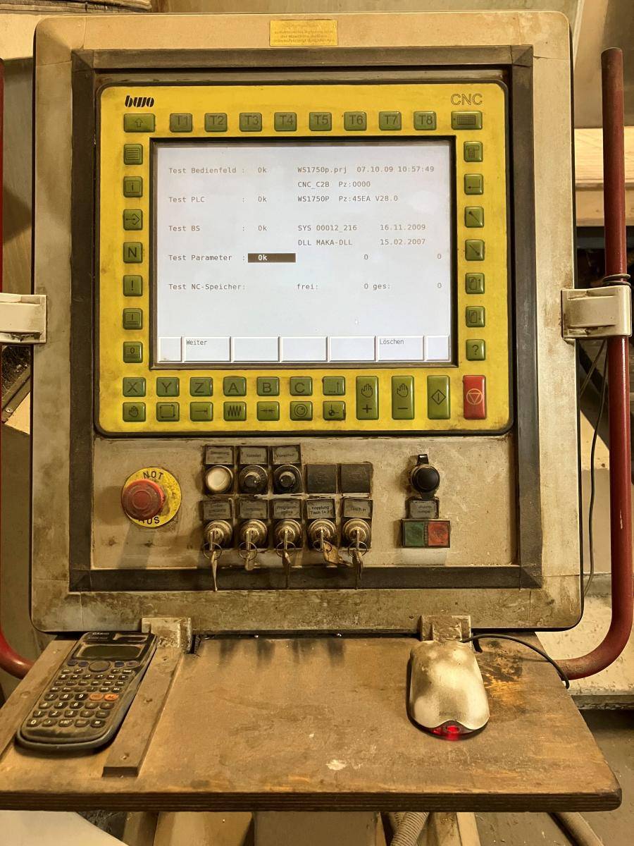 CNC machining centre MAKA CM 27 T buy second-hand