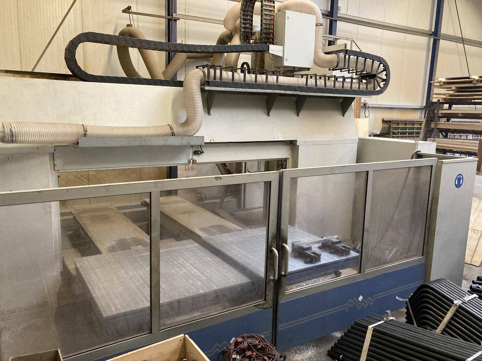 CNC machining centre MAKA CM 27 T buy second-hand