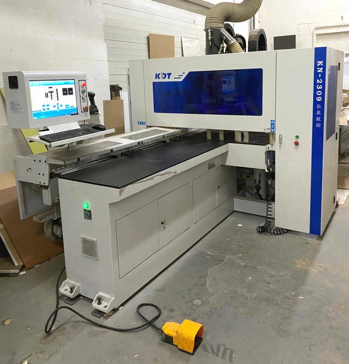 KDT Centre d'usinage CNC KN-2309D Acheter d'occasion