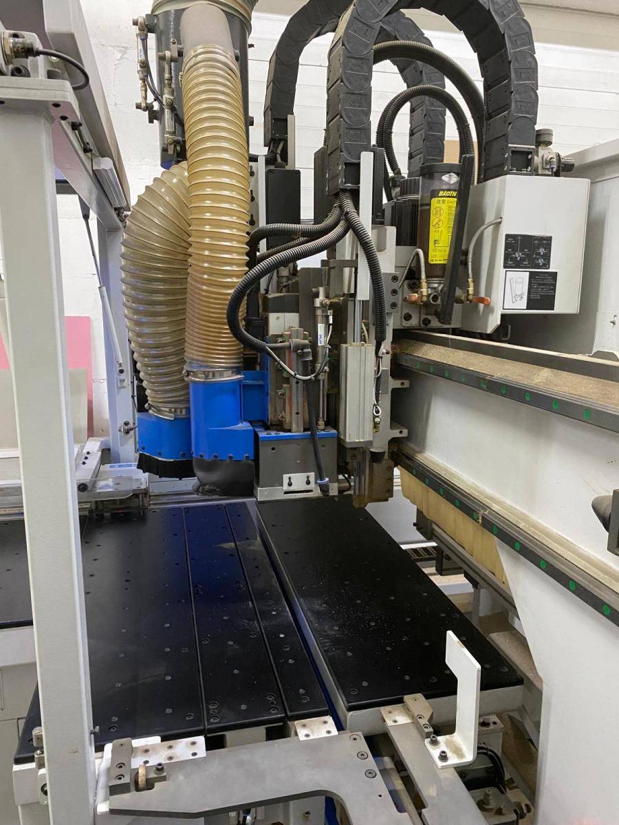 KDT CNC machining centre KN-2309D buy second-hand
