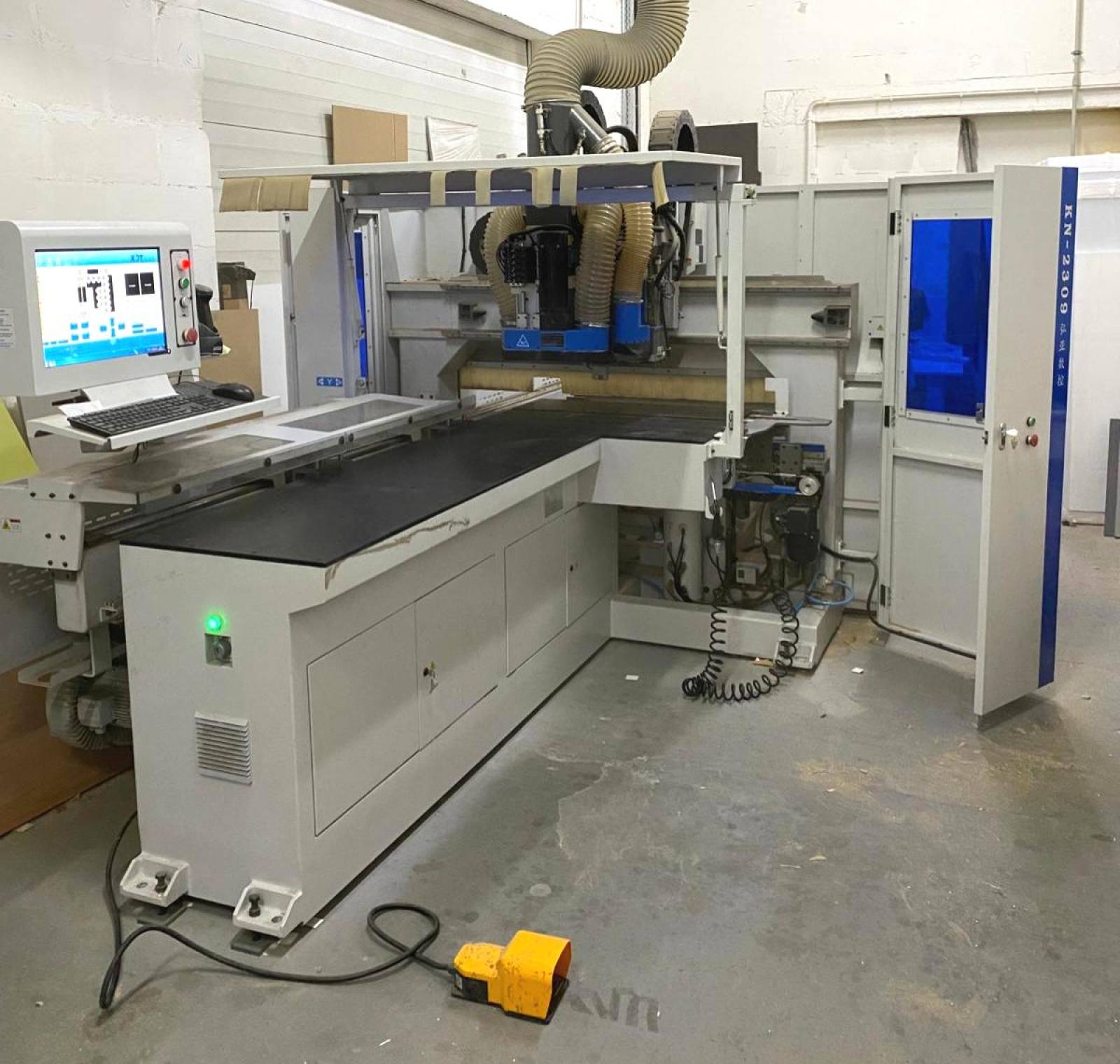 KDT CNC machining centre KN-2309D buy second-hand
