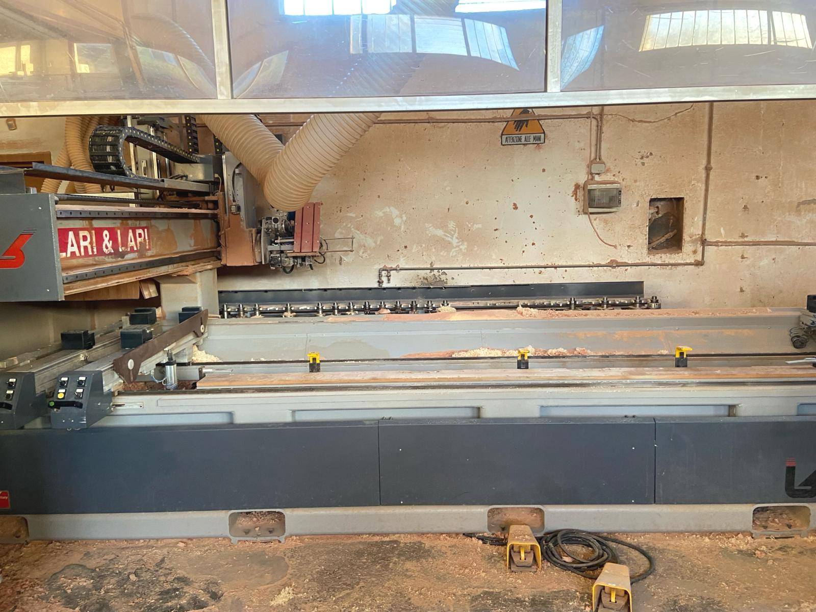 LARI&LARI CNC machining centre FR 330 TA buy second-hand