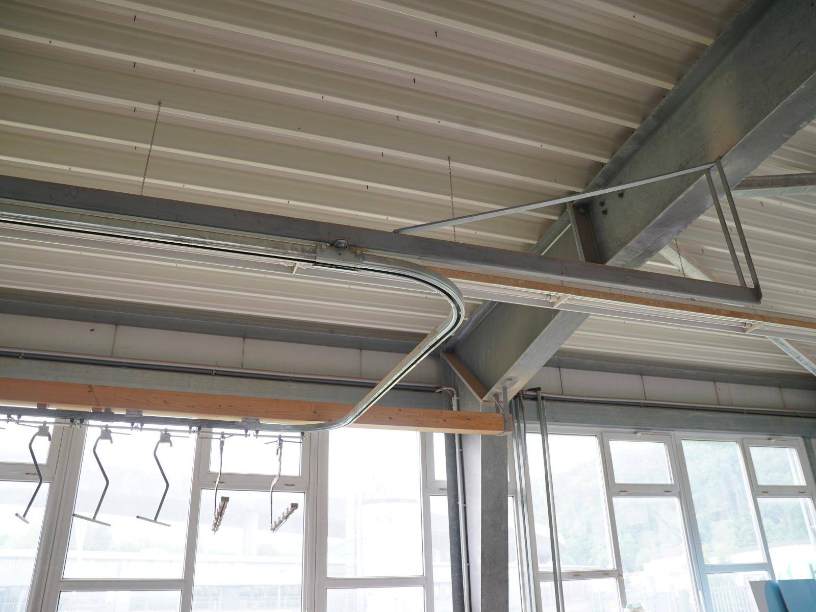 Auction Ceiling conveyor with hooks