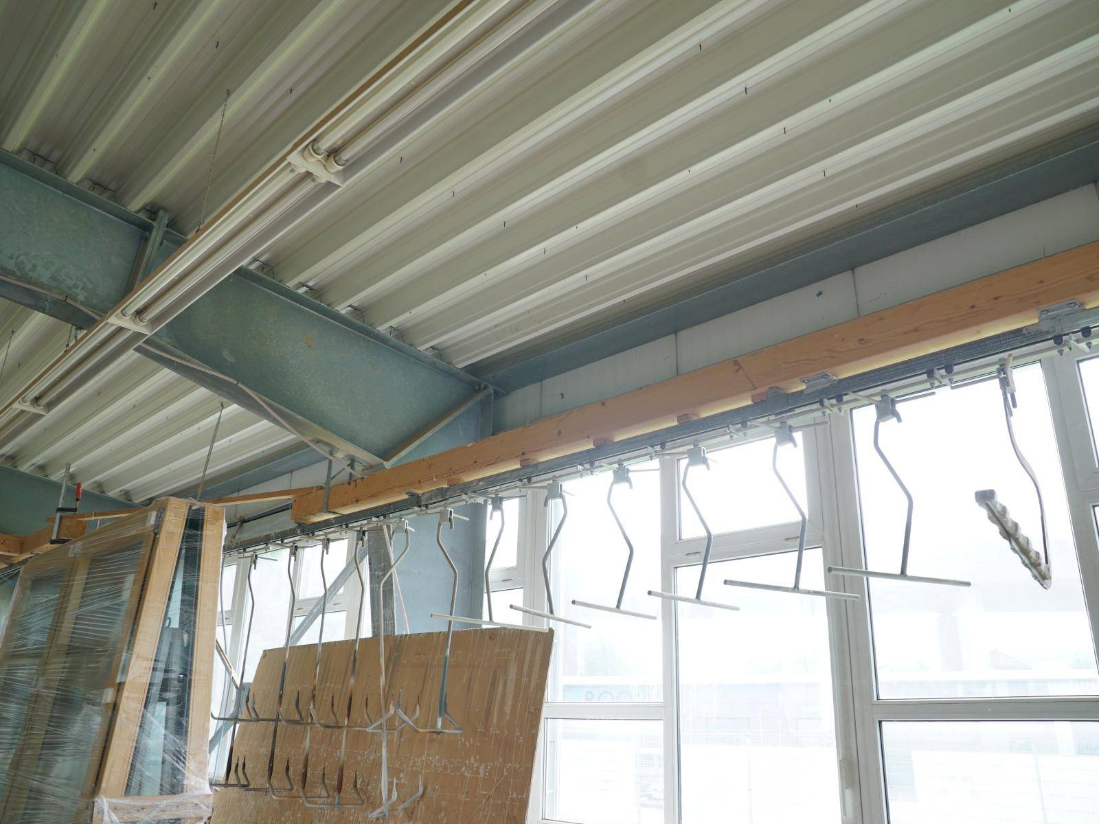 Ceiling conveyor with hooks buy second-hand