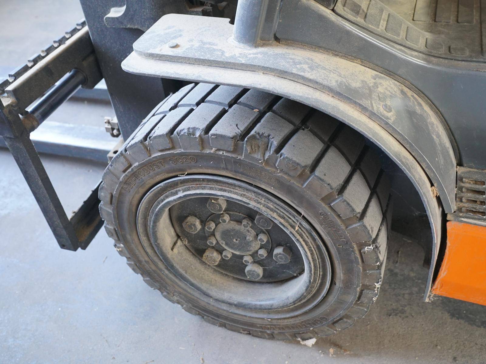 Auction TOYOTA Forklift truck Tonero 35 SAS