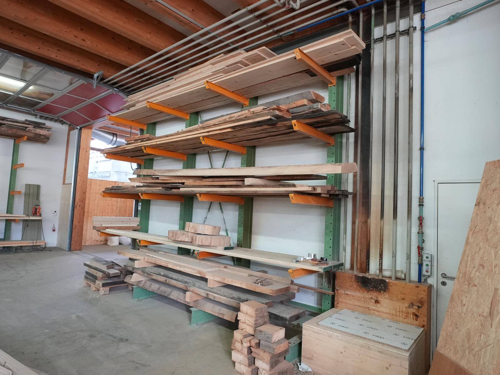 Auction 12.11.24: Solid wood + Fischer Kragarmregal / Cantilever rack (Set