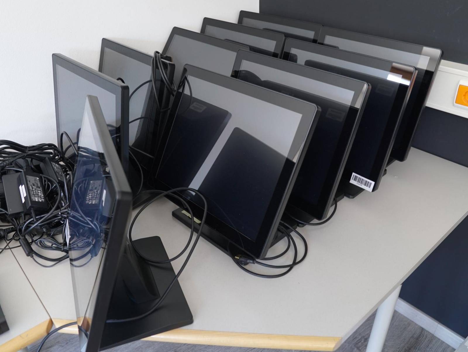 Asta HP PC desktop PRO MINI 400 G9 + IIYAMA ProLite T1721MSC