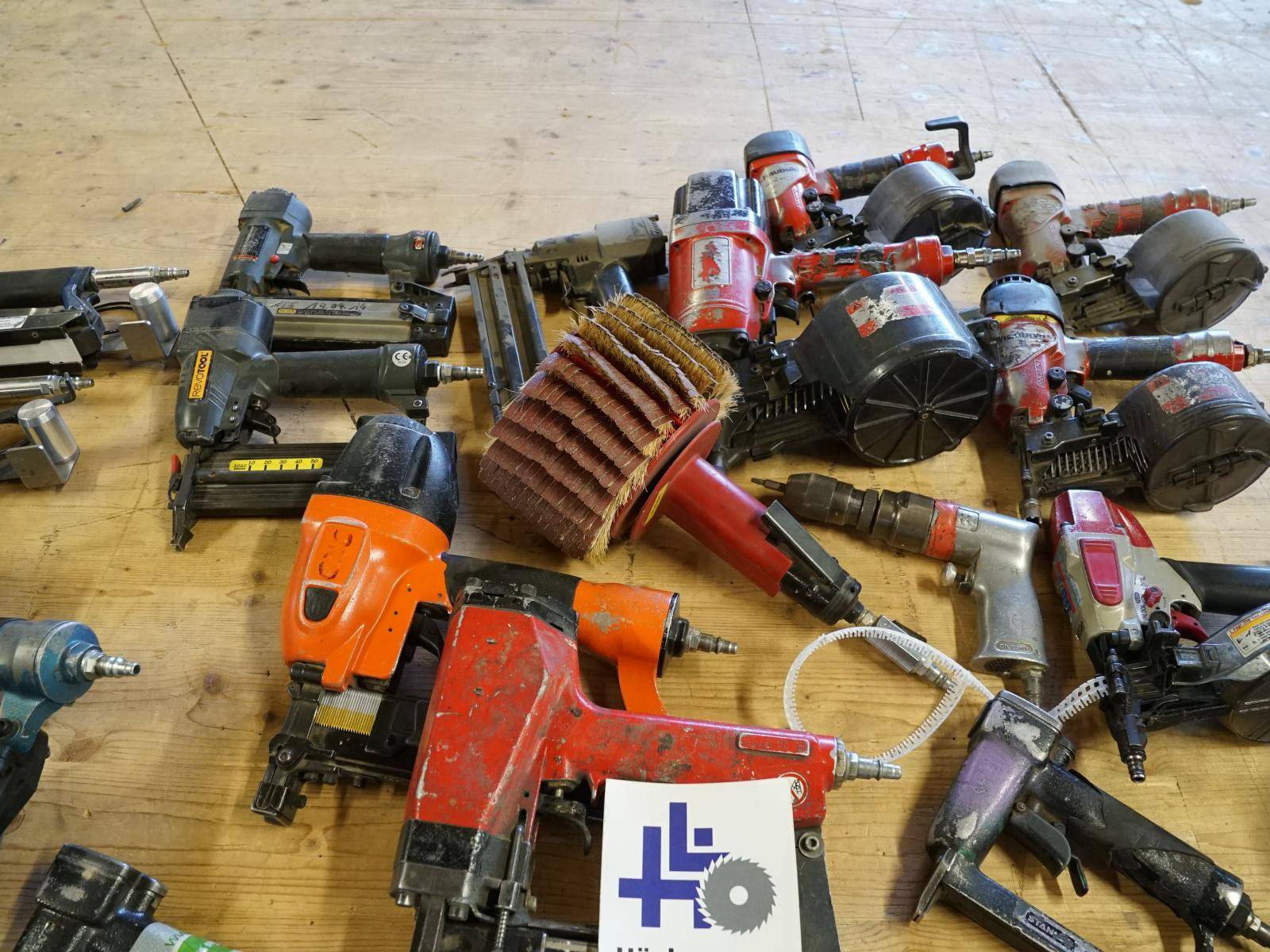 Subasta 29.10.24: Lote de máquinas portátiles ATRO, HAUBOLD, HOLZ-HER ...