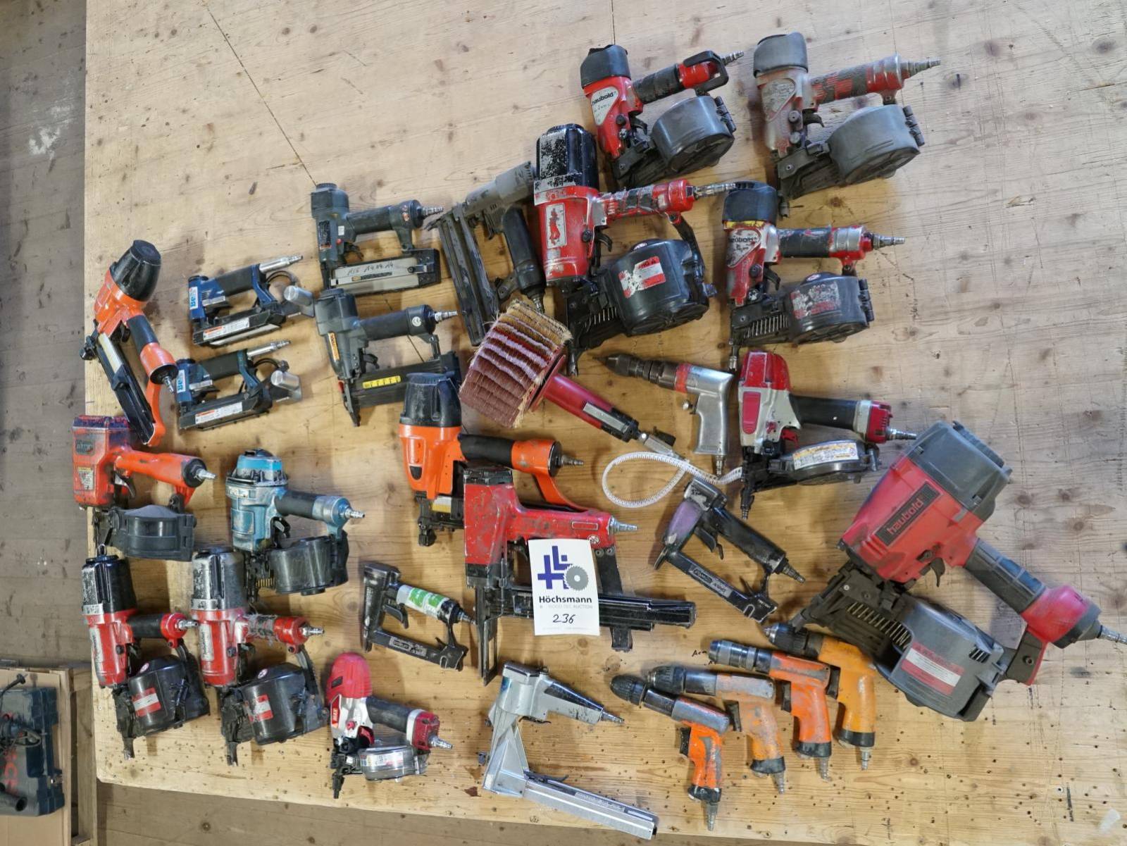 Subasta 29.10.24: Lote de máquinas portátiles ATRO, HAUBOLD, HOLZ-HER ...