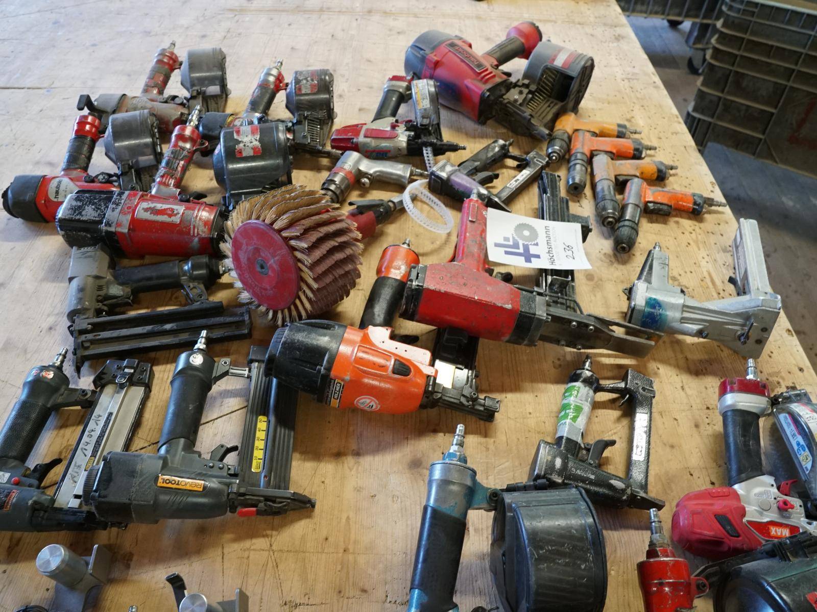 Subasta 29.10.24: Lote de máquinas portátiles ATRO, HAUBOLD, HOLZ-HER ...