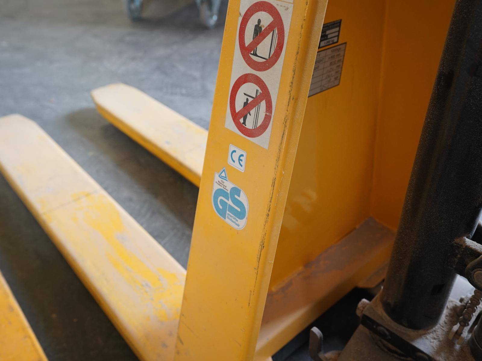 JUNGHEINRICH Hand pallet truck AMEISE HPT A 20 + Haneu GPS 100 buy ...