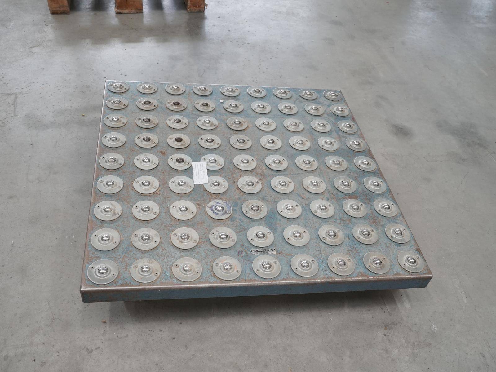 Auction 24.3.26: Work table - Platte mit Kugeln