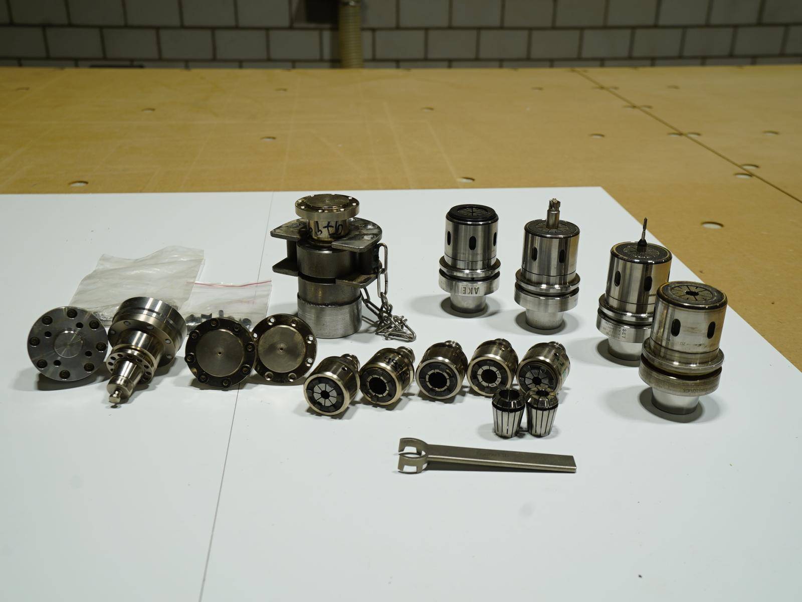 AKE Chuck clamp HP / Benz WFC 40 blej te perdorura