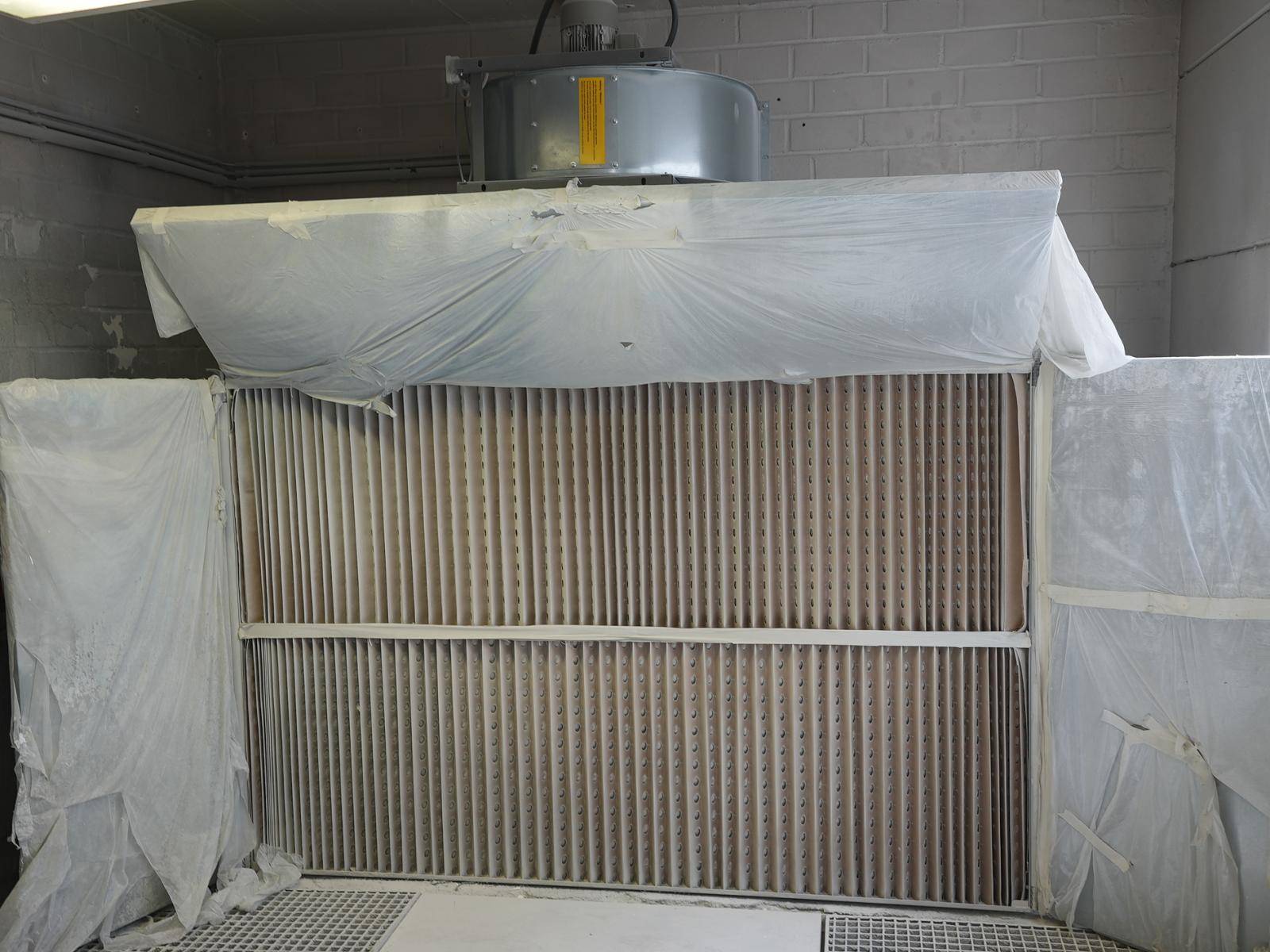 Auction Paint spray extraction wall with inlet air unit