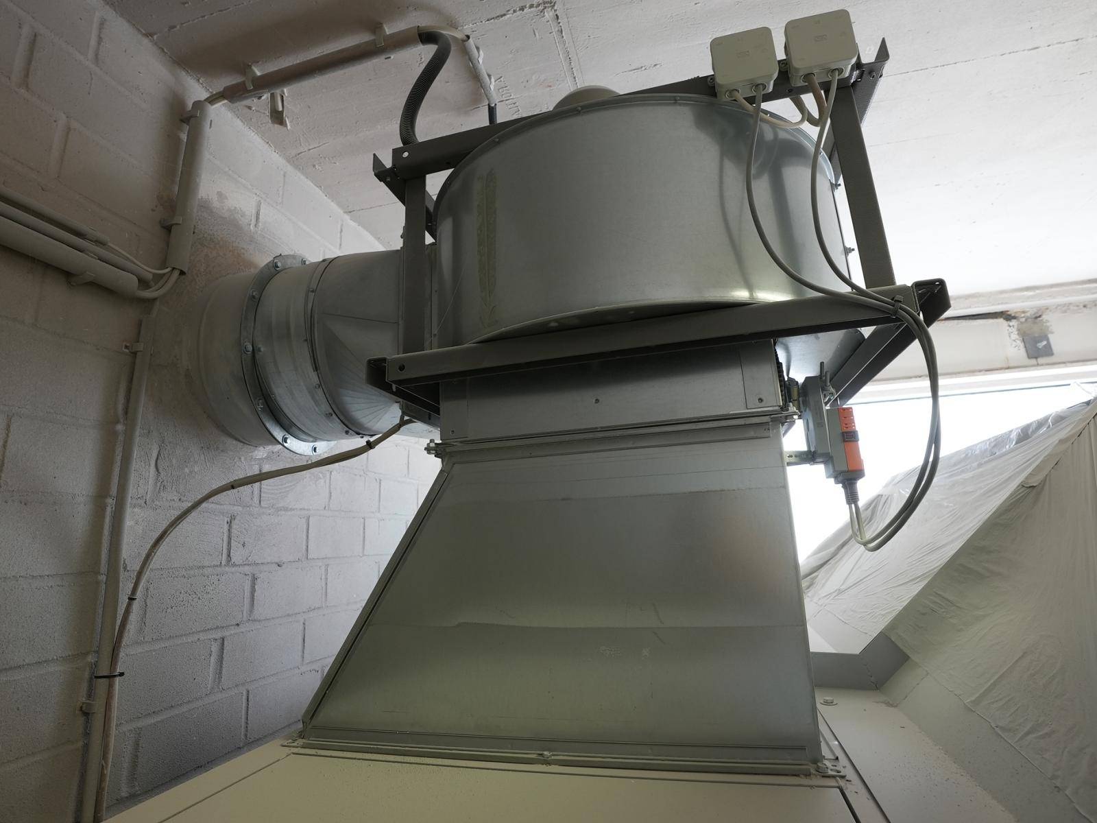 Paint spray extraction wall with inlet air unit buy second-hand