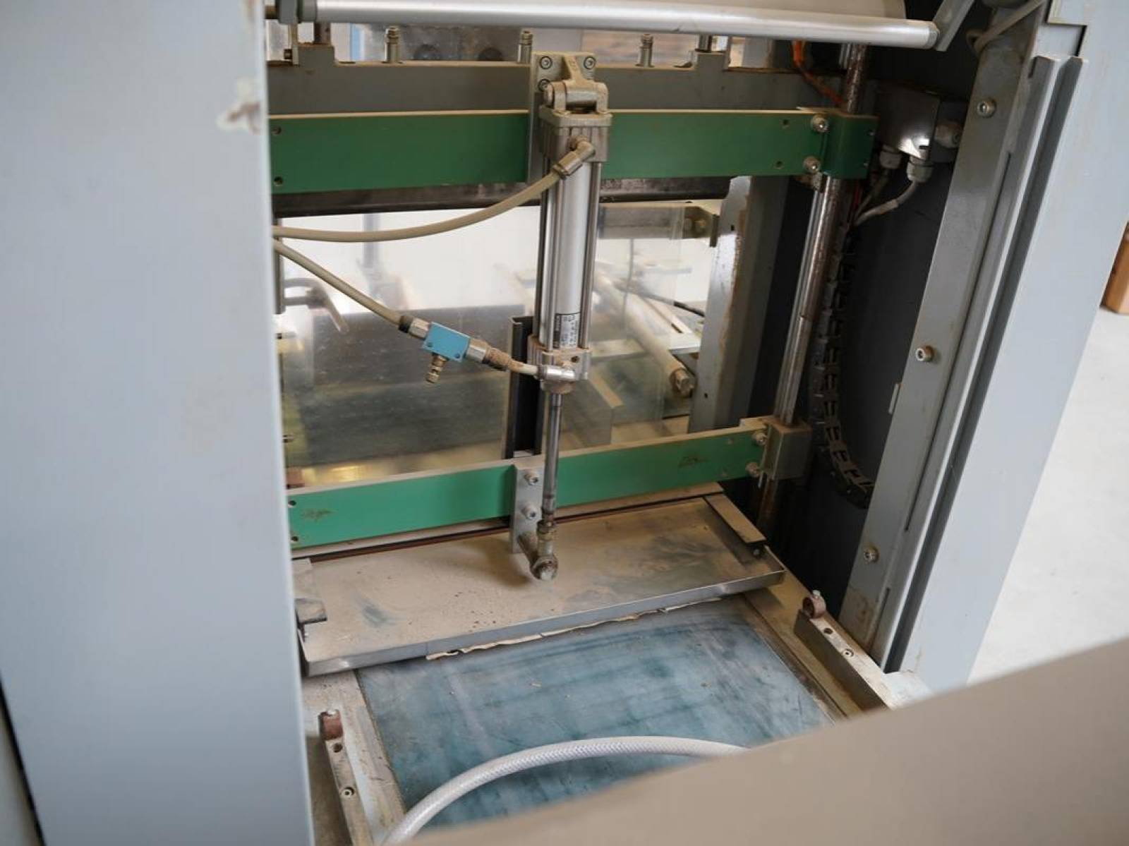 HUGO BECK Shrink wrapping machine BP 450 buy second-hand