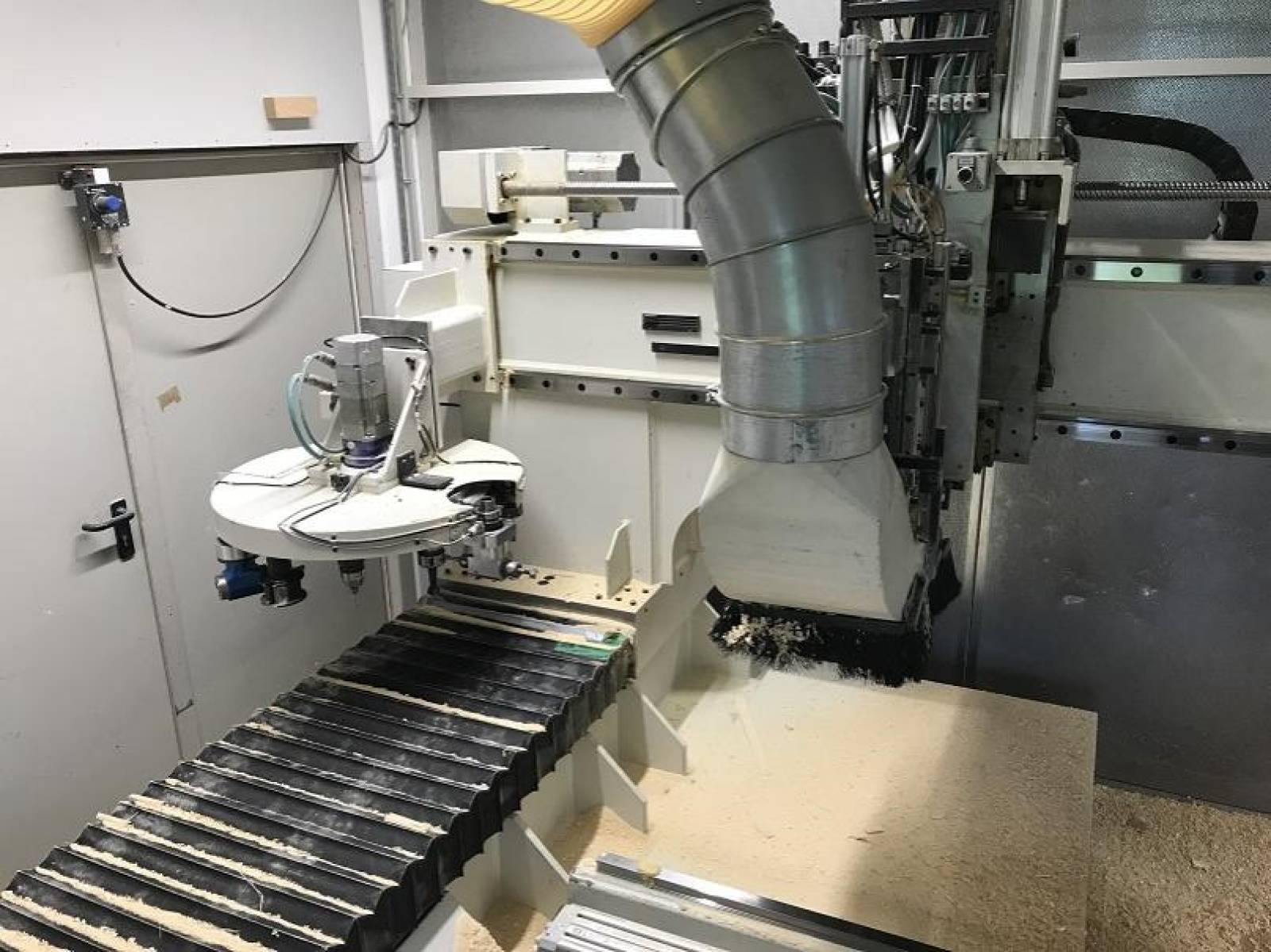 EIMA Centre d'usinage CNC UNICENTER 2000 Acheter d'occasion