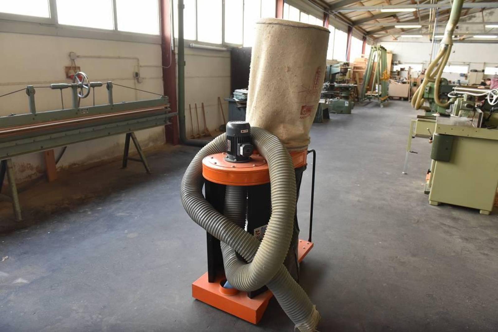 Mobile dust extraction Mobile dust extraction CORAL HOBBY buy second-hand