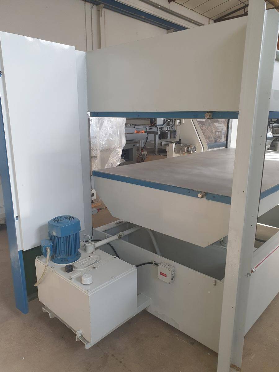 Veneer press Veneer press MANNI buy second-hand