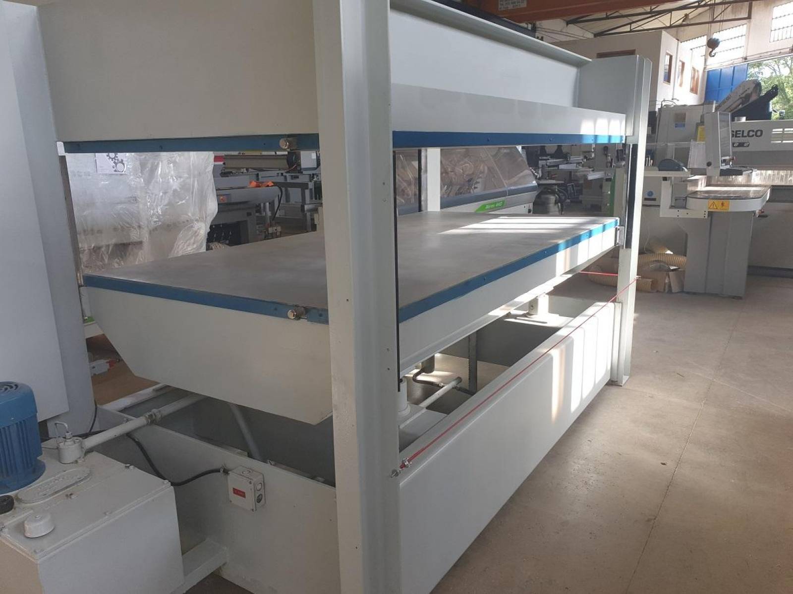 Veneer press Veneer press MANNI buy second-hand