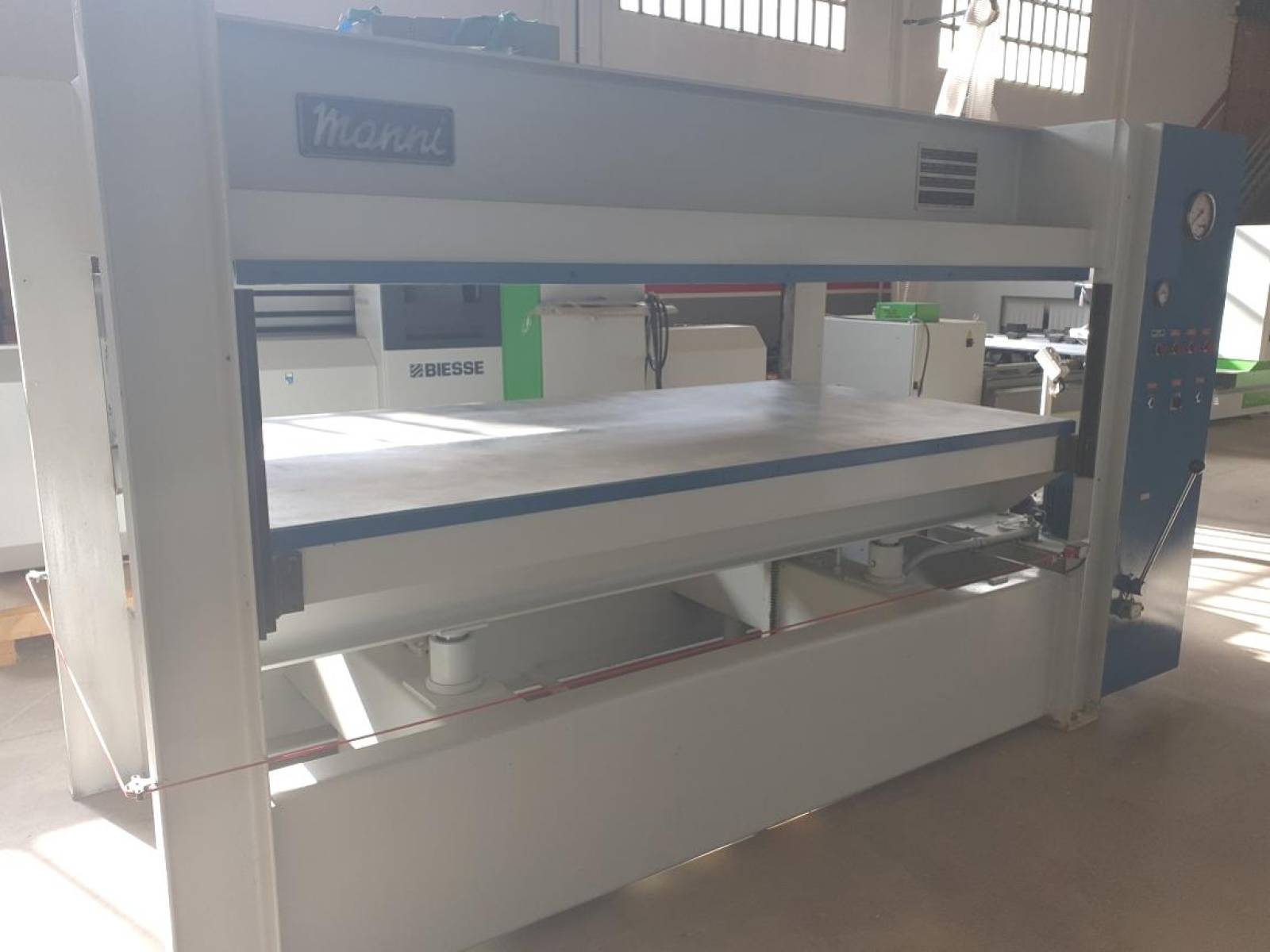 Veneer press Veneer press MANNI buy second-hand