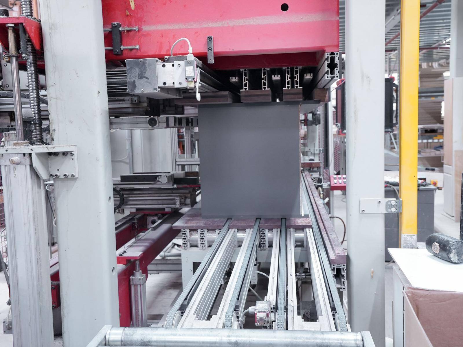 PRIESS & HORSTMANN Fertigungslinie für Korpusmöbel gebraucht kaufen