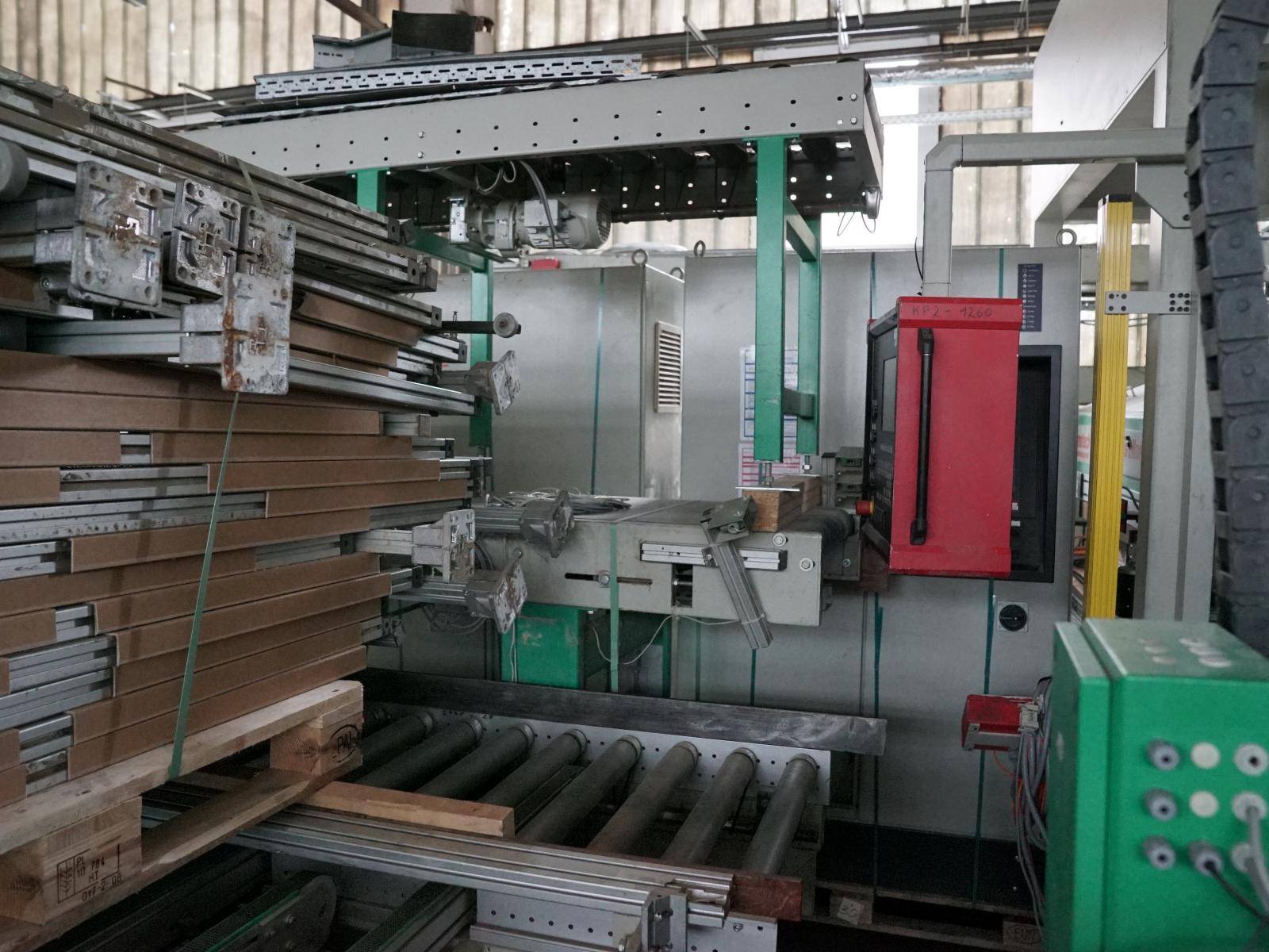 Production line for carcase furniture Drilling and assembly line for ...