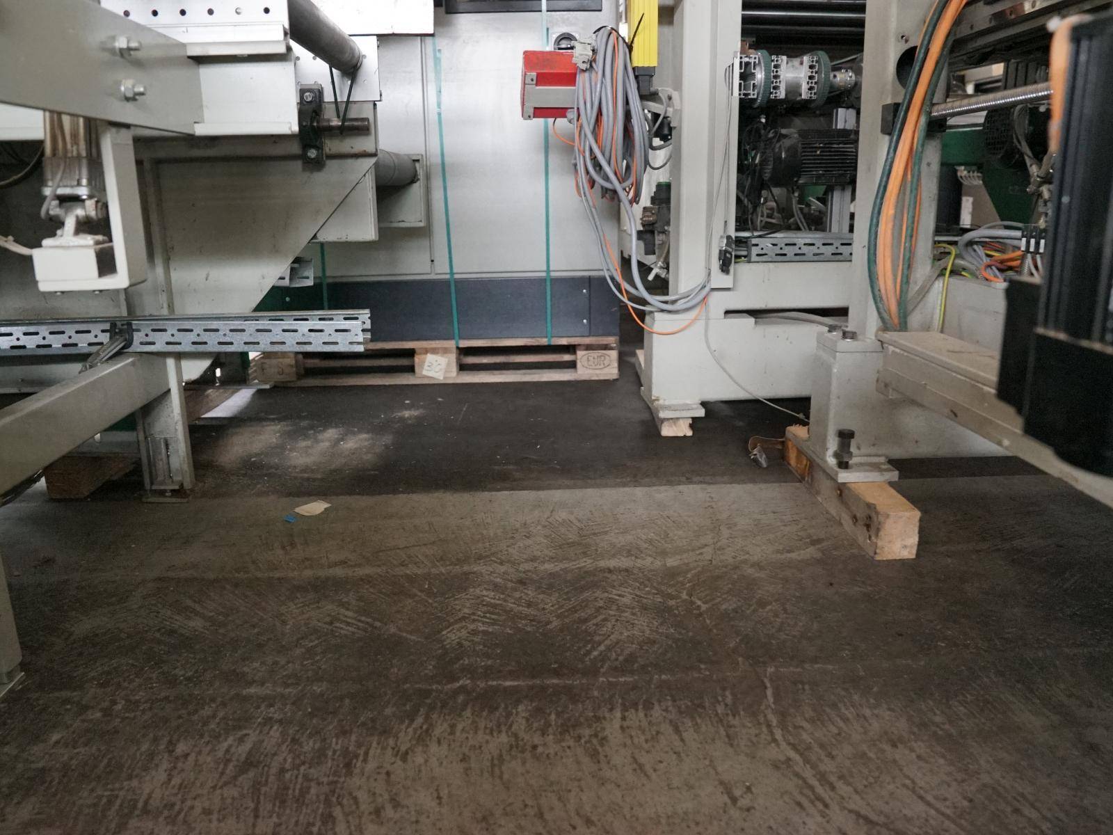 Production line for carcase furniture Drilling and assembly line for ...