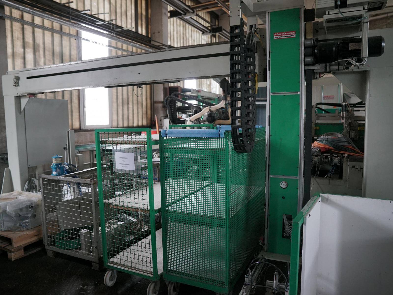 Production line for carcase furniture Drilling and assembly line for ...