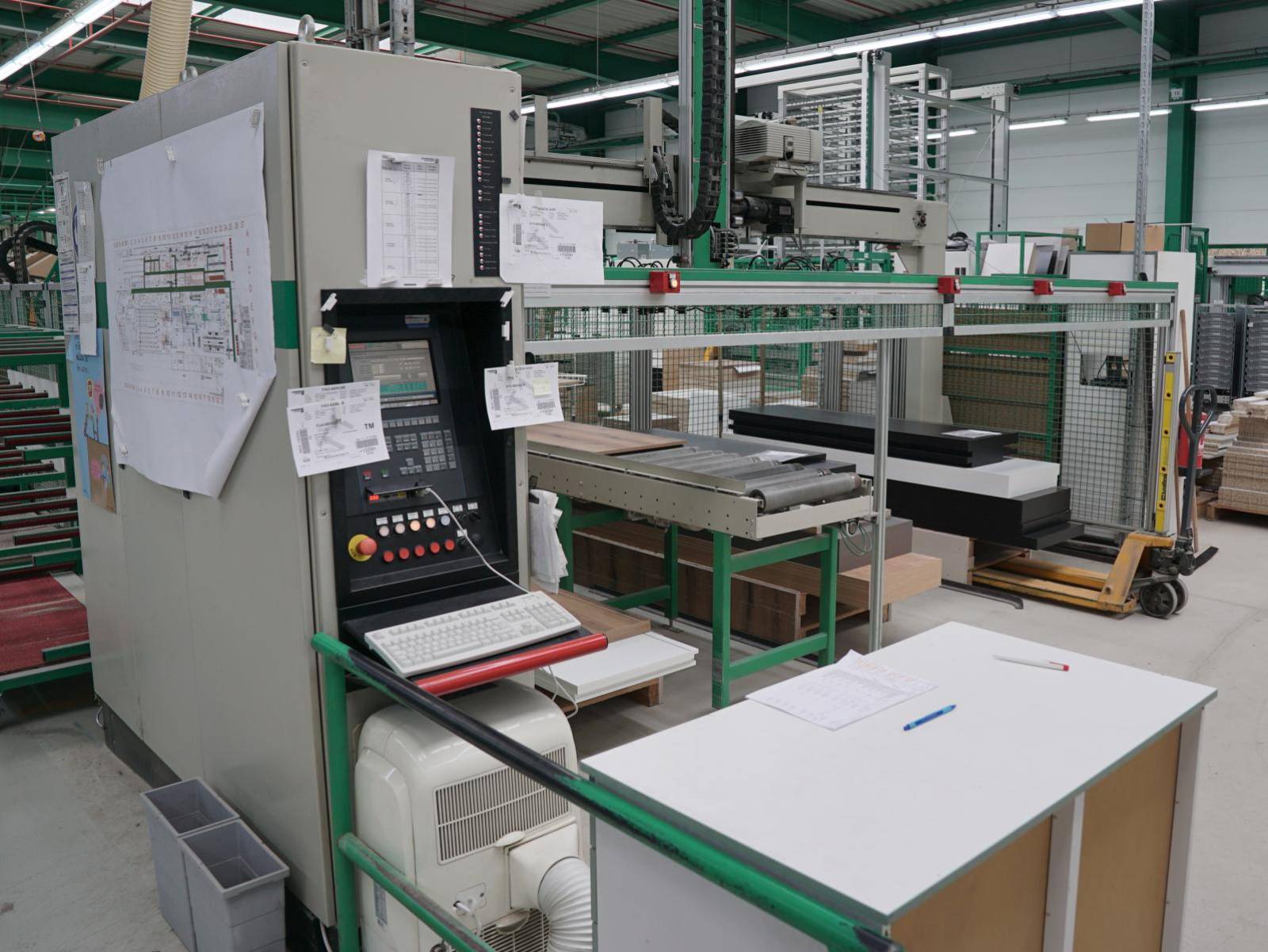 Production line for carcase furniture Drilling and assembly line for ...
