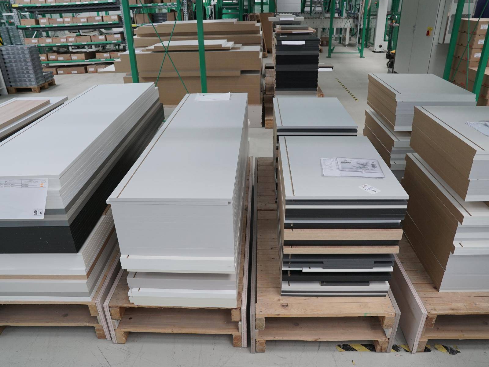 Production line for carcase furniture Drilling and assembly line for ...