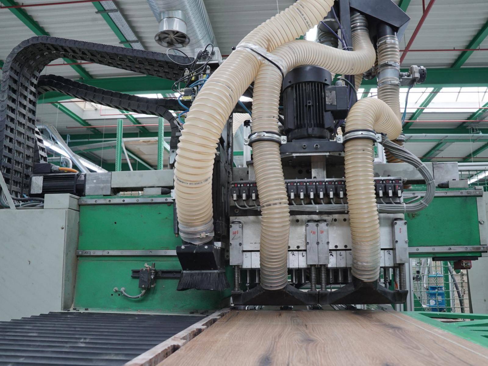 Production line for carcase furniture Drilling and assembly line for ...