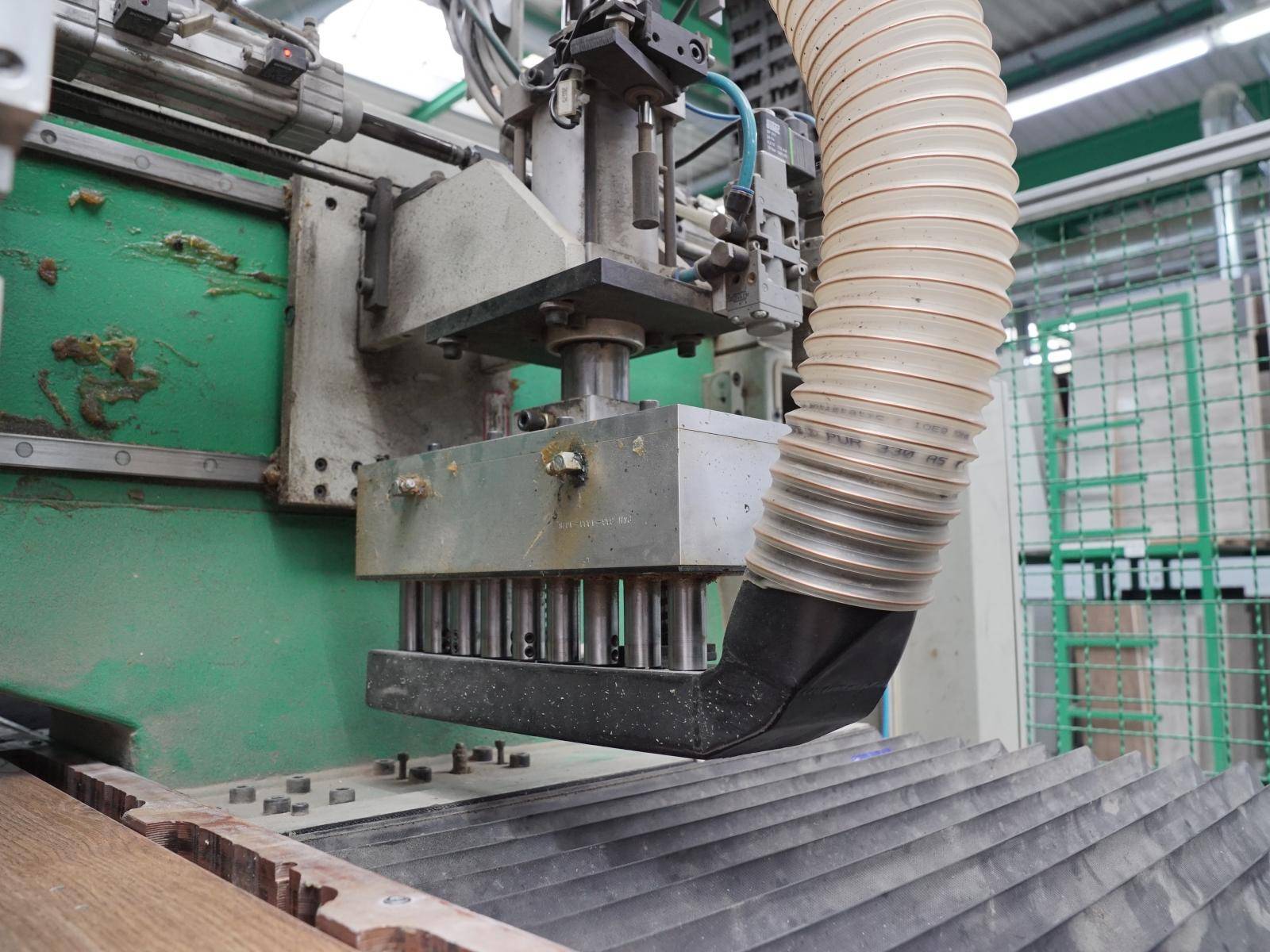 Production line for carcase furniture Drilling and assembly line for ...