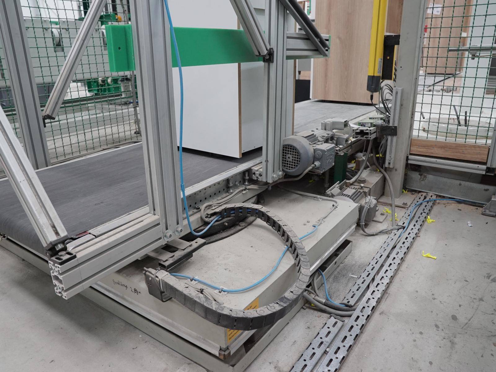 Production line for carcase furniture Drilling and assembly line for ...