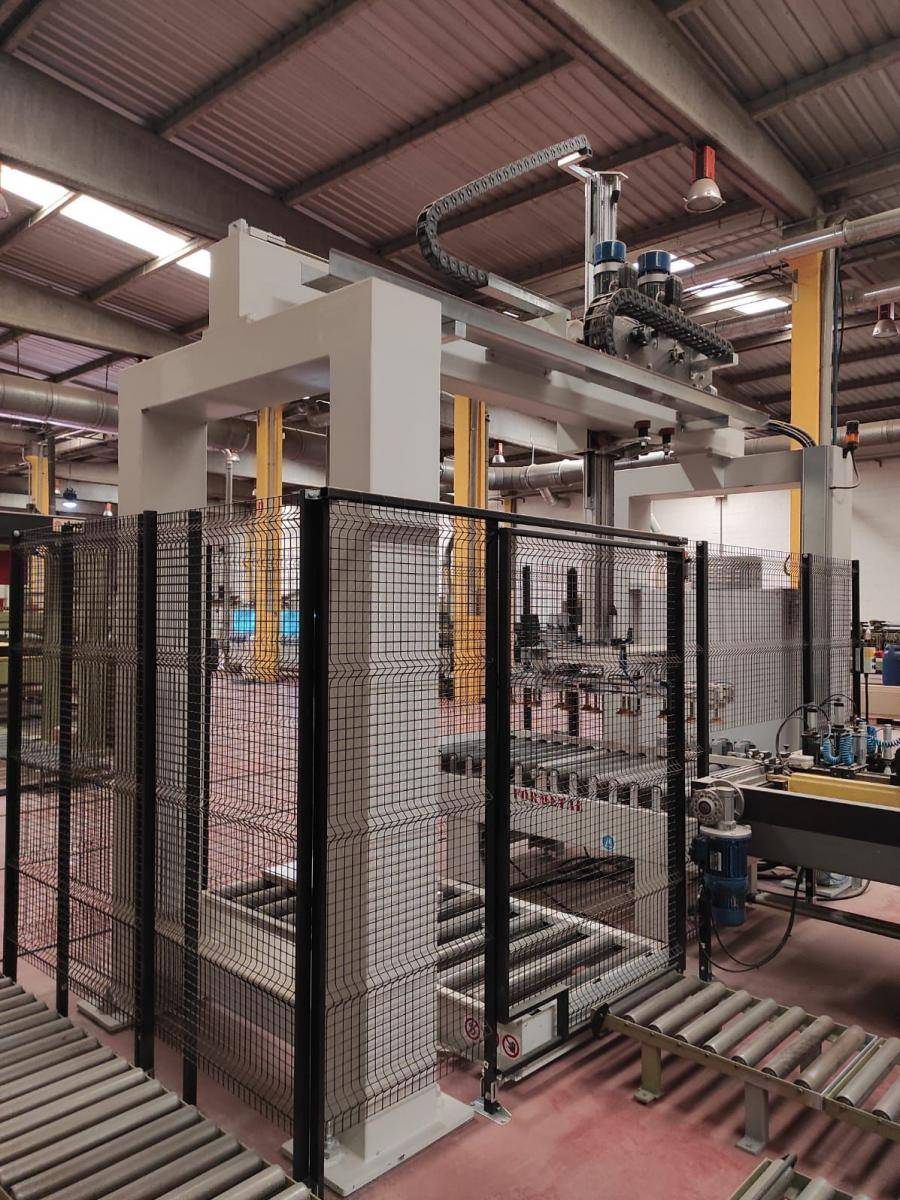 Stacking and destacking device Stacking and destacking device FORMETAL ...