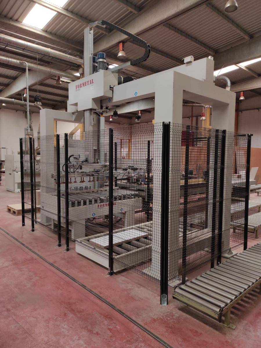 Stacking and destacking device Stacking and destacking device FORMETAL ...