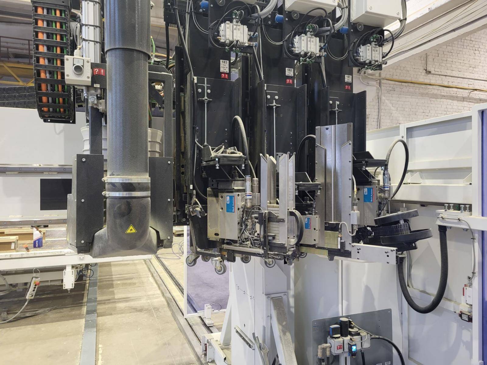 WEINMANN Multi-functional gantry WALLTEQ M 380 buy second-hand
