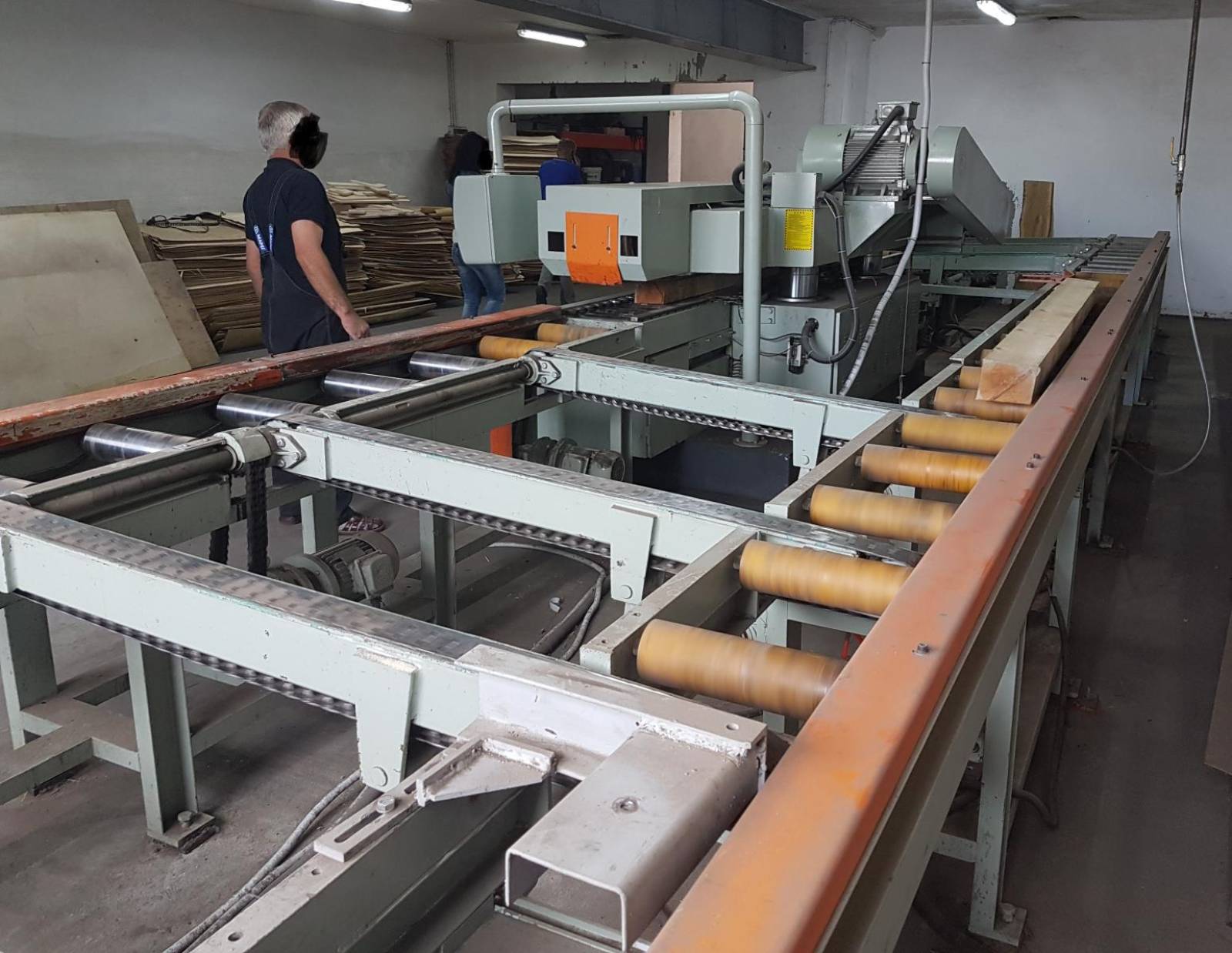 Veneer slicing machine DB25T BQK1626/8 buy second-hand
