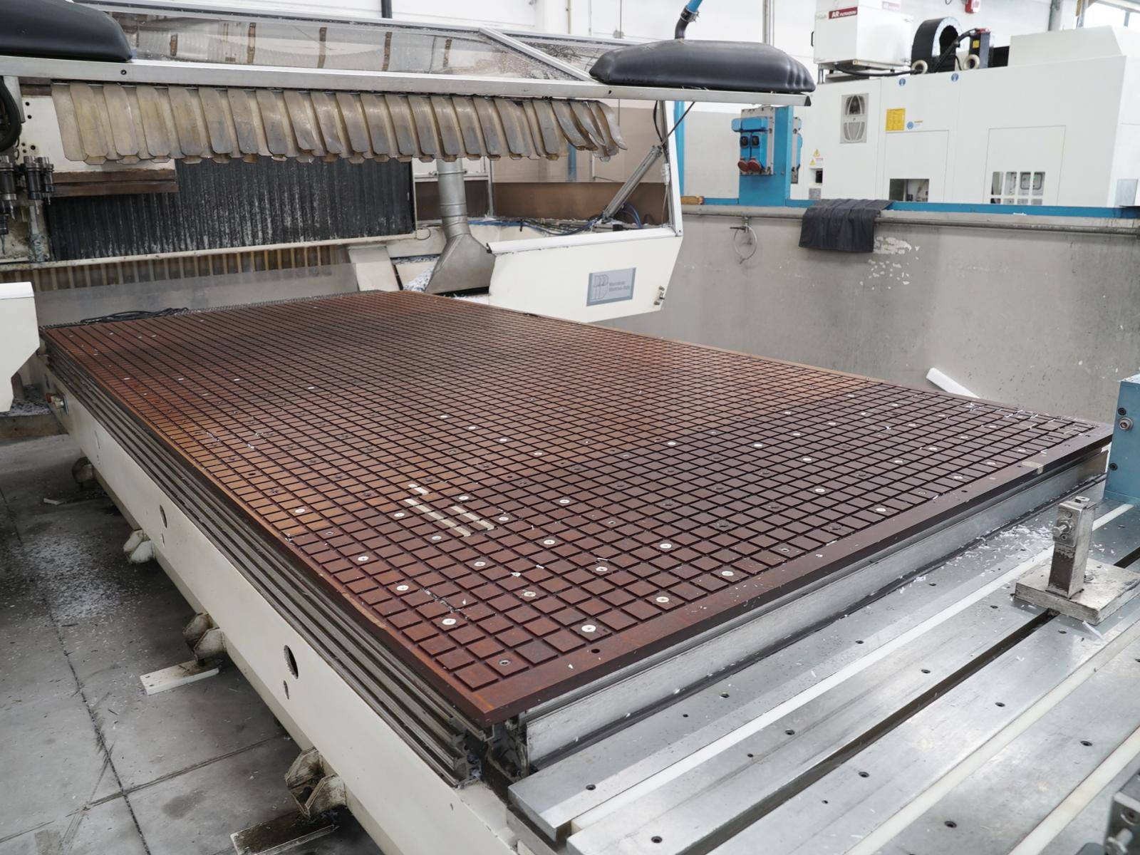 CNC machining centre ROUTECH R 300 buy second-hand