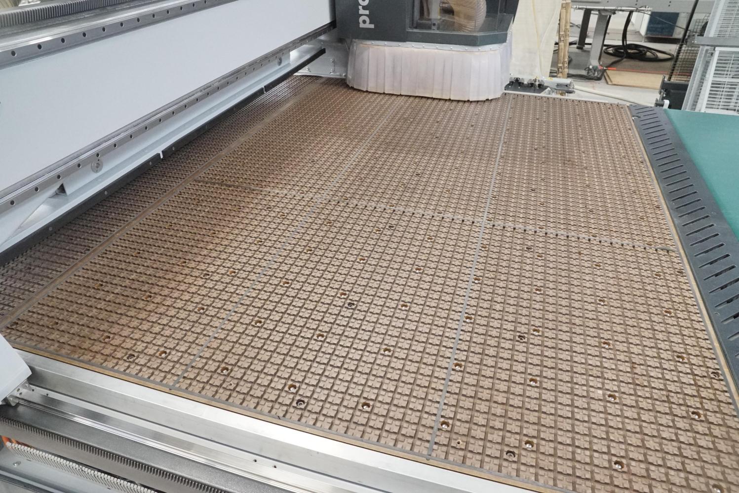 Matrix table made of phenolic resin - WOOD TEC PEDIA