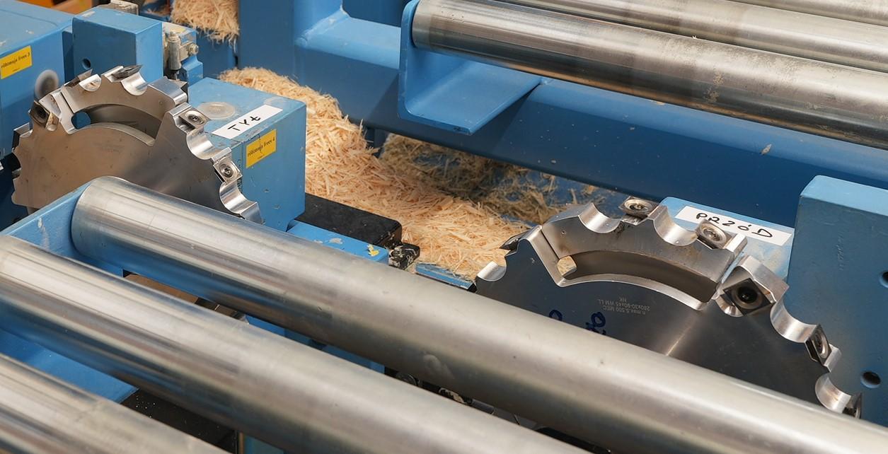 HUNDEGGER Log house milling machine vertical machining - WOOD TEC PEDIA